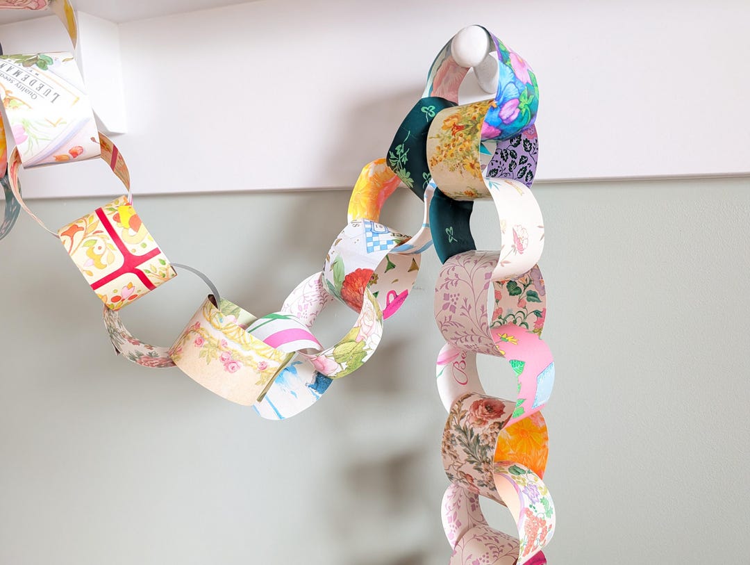 Double Sided Floral Wrapping Paper Chain Kit, 31 Chains & Number ...