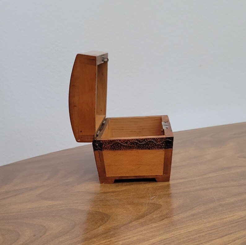 Small Wood Trinket Box Two Red Birds Etched Carved on Lid - Etsy