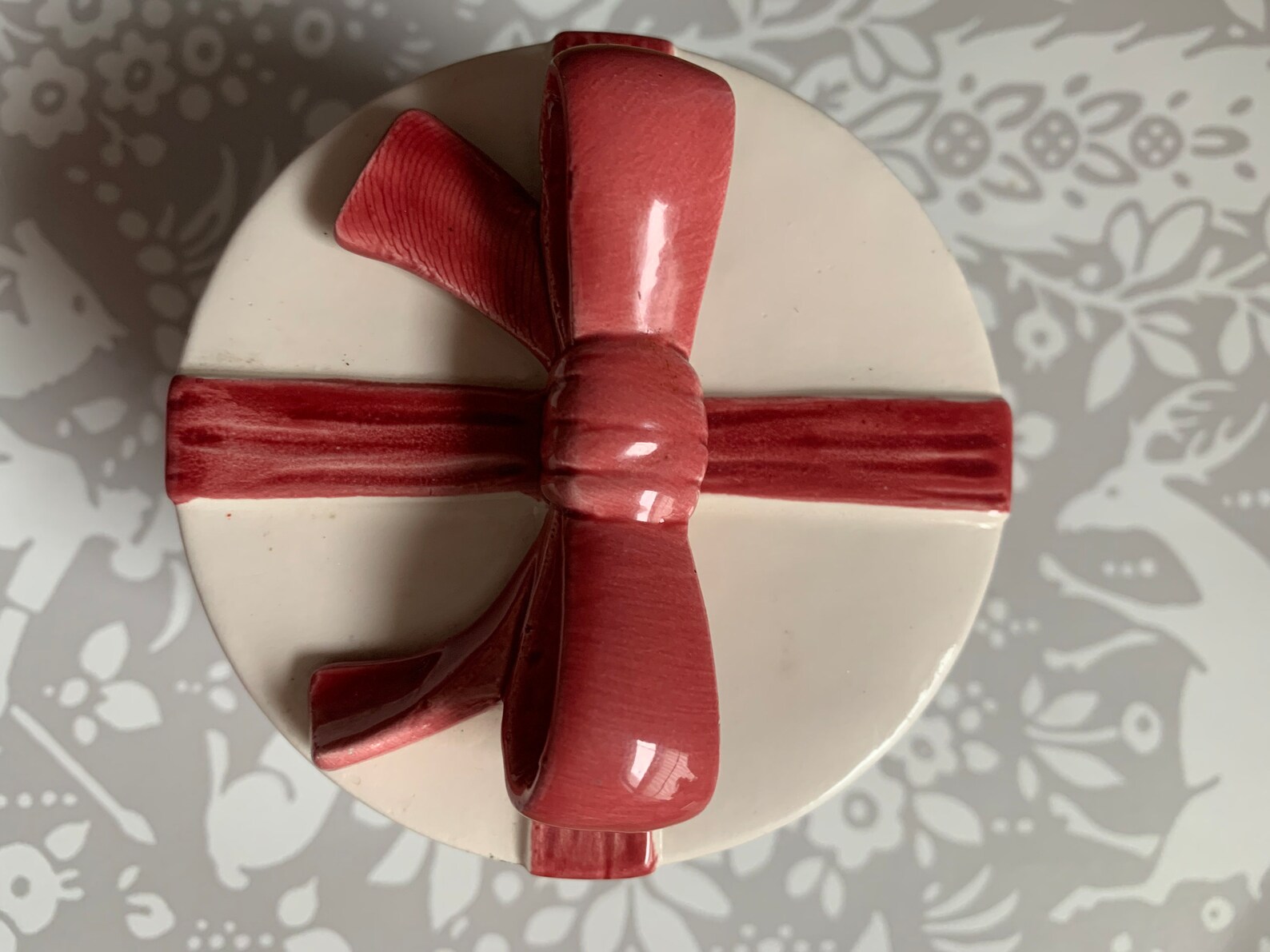 Beautiful! Ceramic Love Hearts Storage Box With Hand Painted Red Bow - Lovely Gift/ Bathroom ...