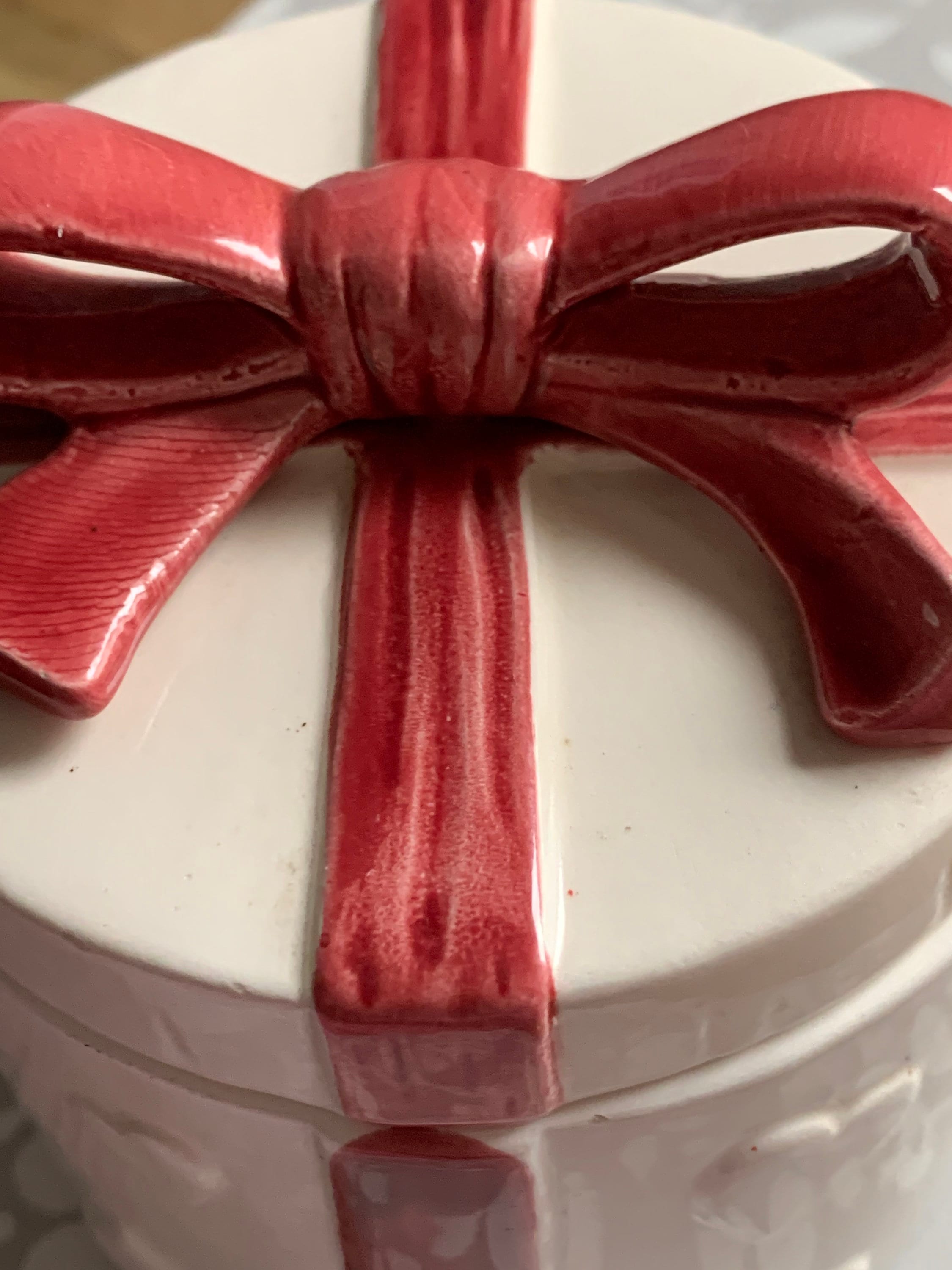 Beautiful! Ceramic Love Hearts Storage Box With Hand Painted Red Bow - Lovely Gift/ Bathroom ...