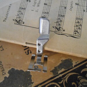 Vtg Singer SPECIAL PURPOSE Satin Foot Applique Slant Shank 161167 ...