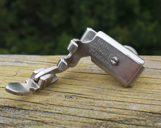 Vtg Singer Featherweight Adjustable ZIPPER FOOT Sewing Machine Low ...