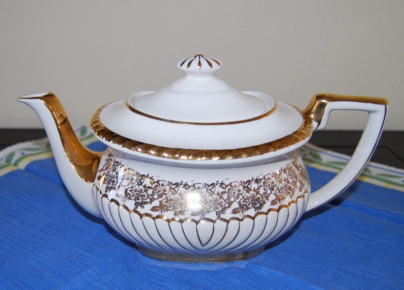Vintage English Gibsons Teapot / Georgian Style / Ribbed Detailing ...