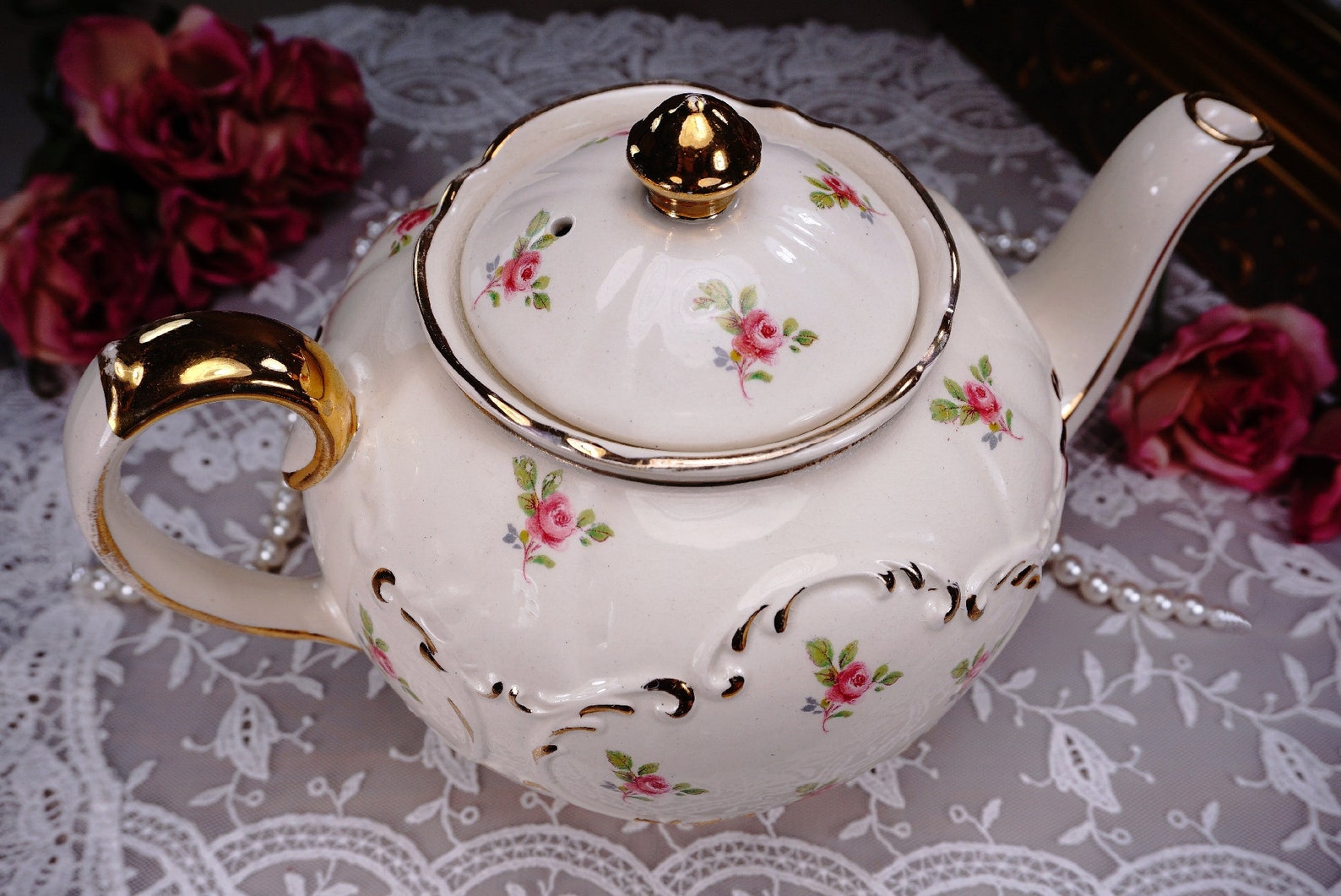 STUNNING Sadler Globe Teapot With Tiny Pink Rosebuds, Round Sadler ...