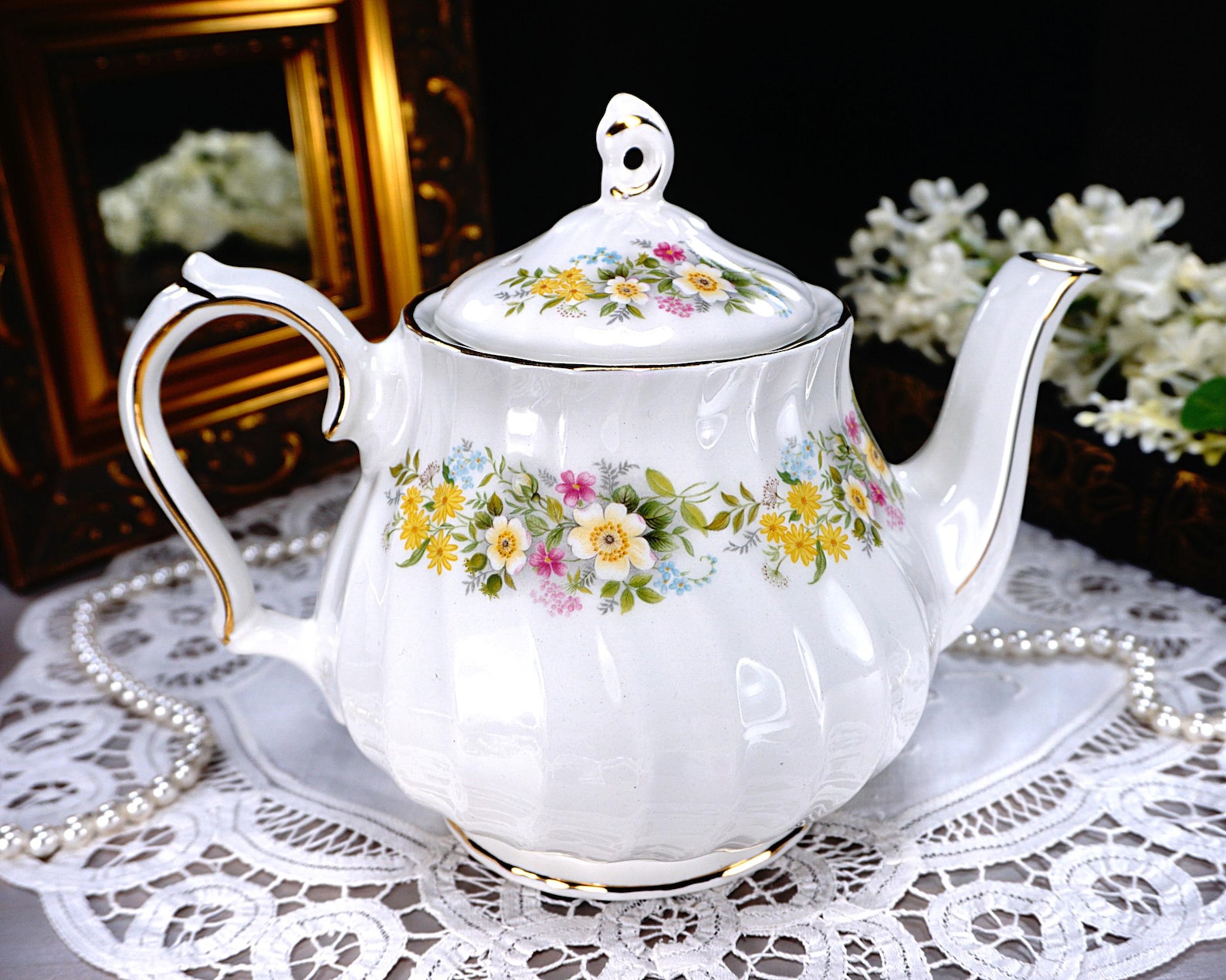 Lovely Sadler Swirl Teapot #3892, Yellow White Pink Daisies, Fancy Gold ...