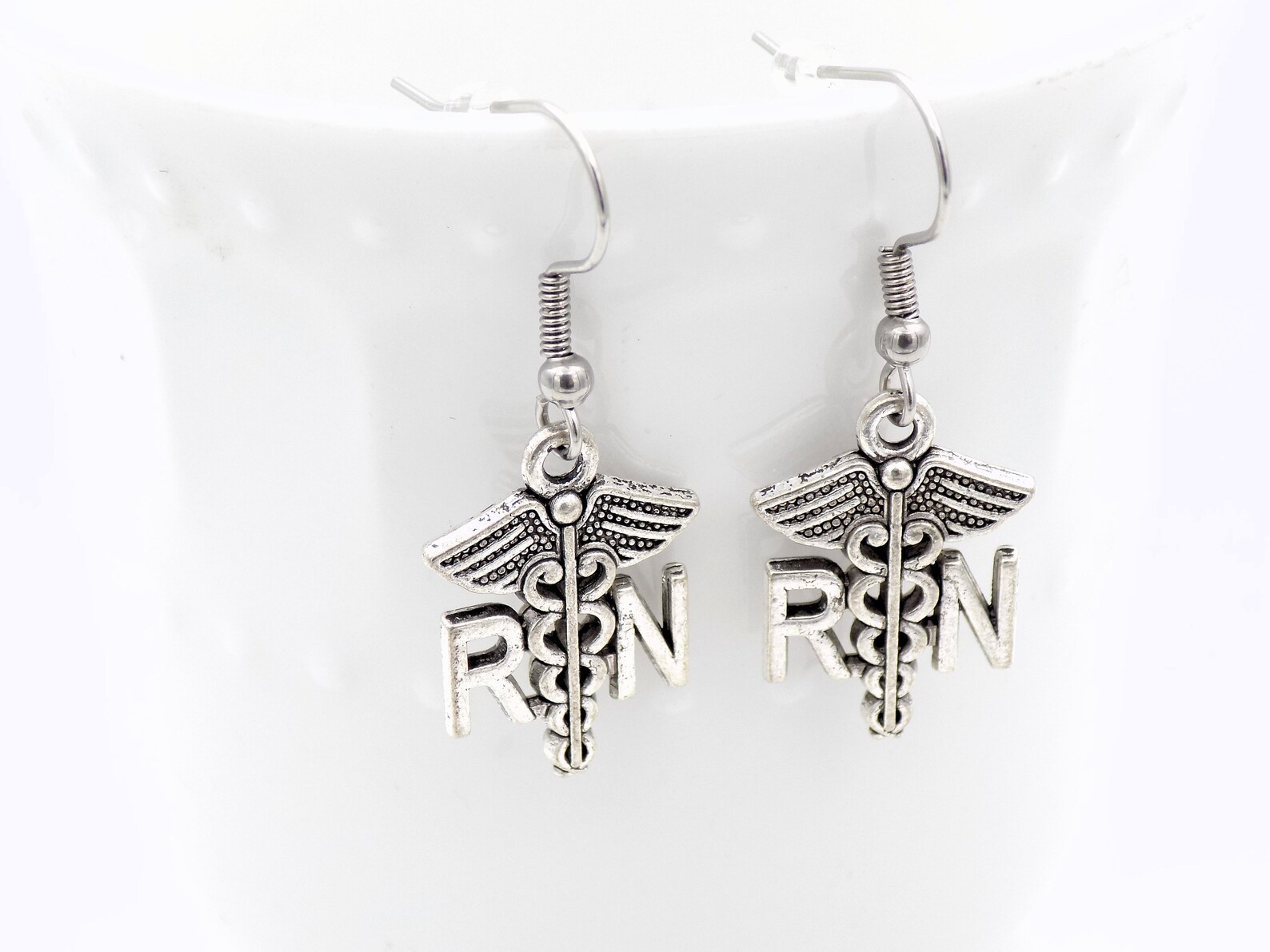 Pendientes RN regalo para la enfermera escuela de enfermería - Etsy España