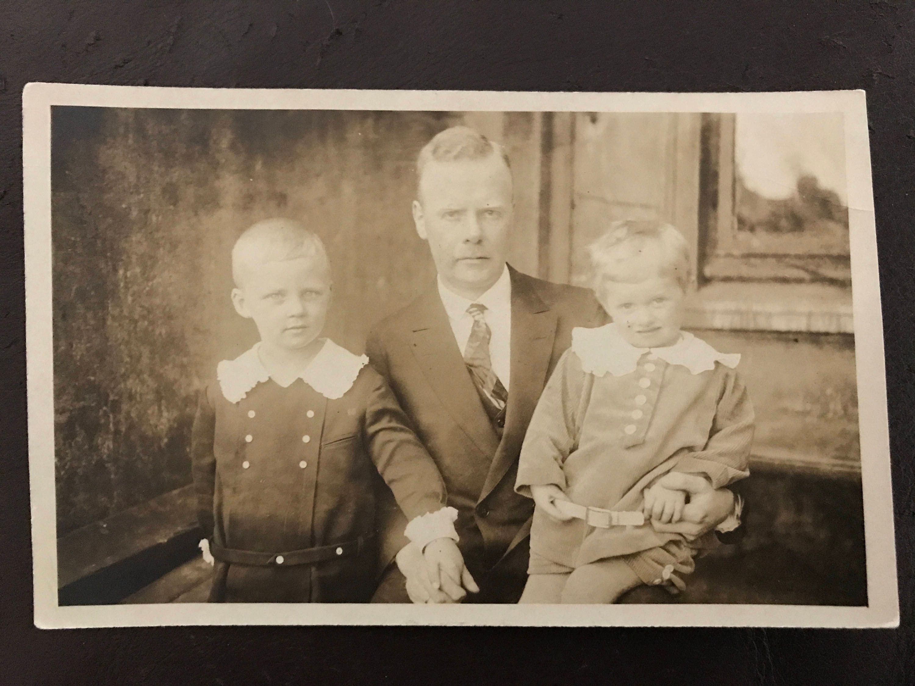 Photography Vintage postcard German Father and children! Art ...