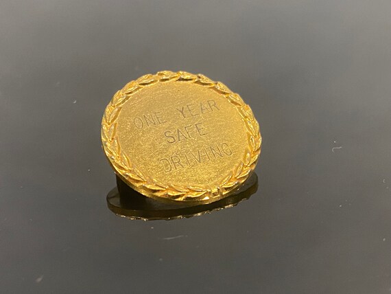 Vintage "One Year Safe Driving" Round Gold Lapel Pin - Gem