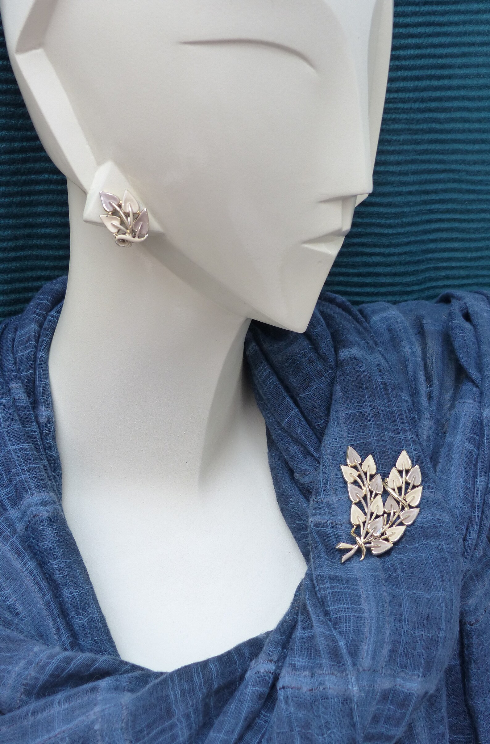 JEWELCRAFT by CORO Champagne Gold-tone Cream and Fawn Enamel - Etsy UK