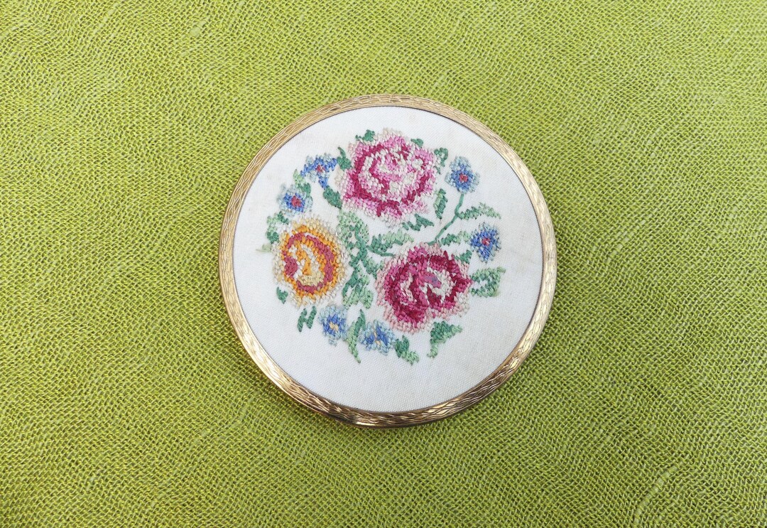 STRATTON Unused Powder Compact With Embroidered Cream Fabric, Pink ...