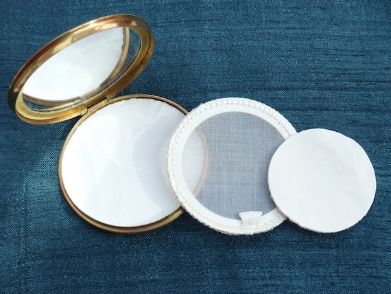 Vintage 1950s Powder Compact, 18th Century Portrait o… - Gem