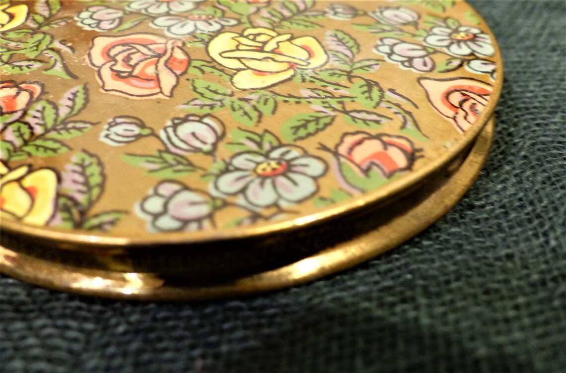 Vintage 1950s Powder Compact With Floral Design of Pink & - Etsy