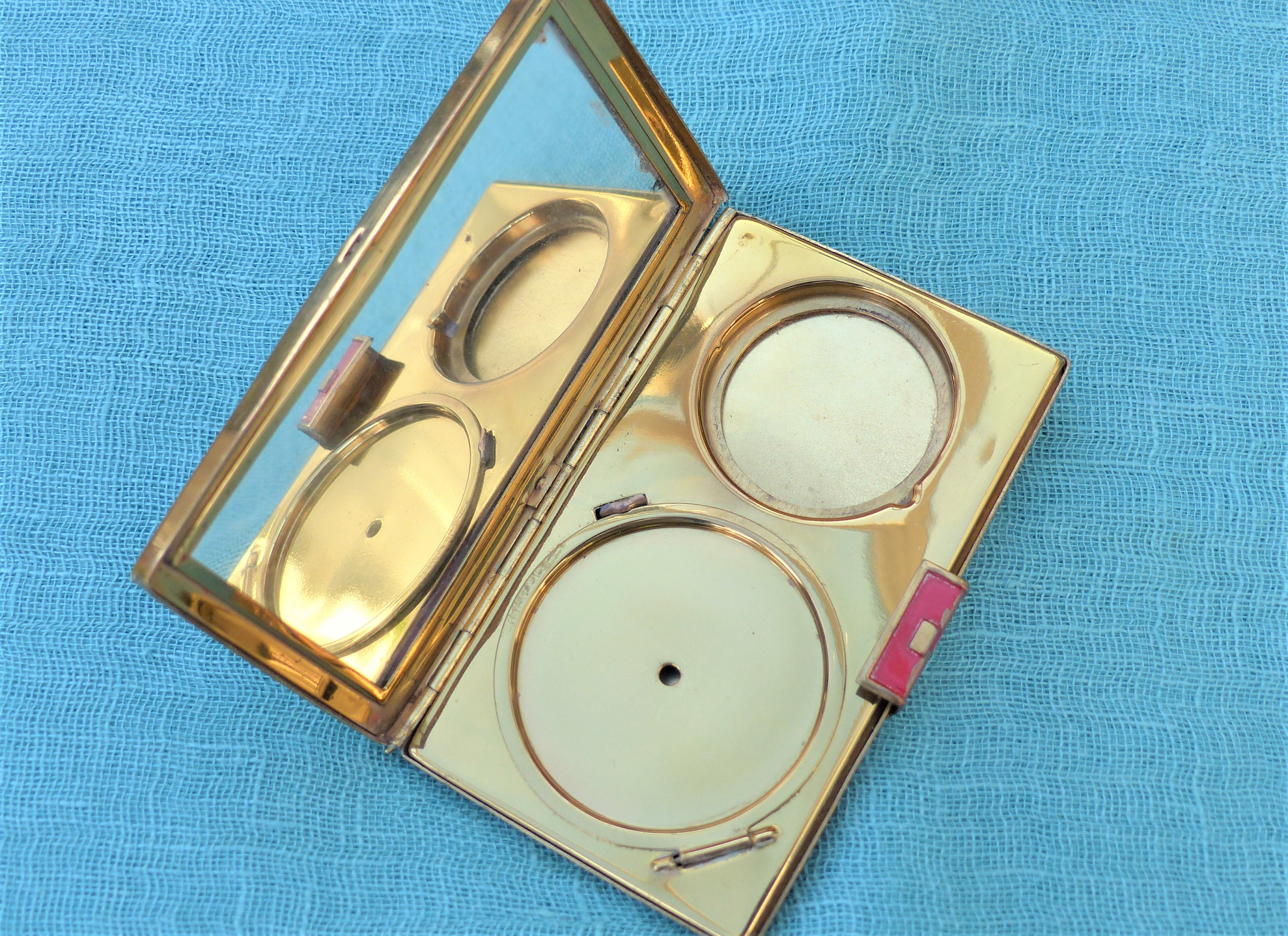 YARDLEY - Vintage 1940s Lacquered Brass Powder / Rouge Compact With ...