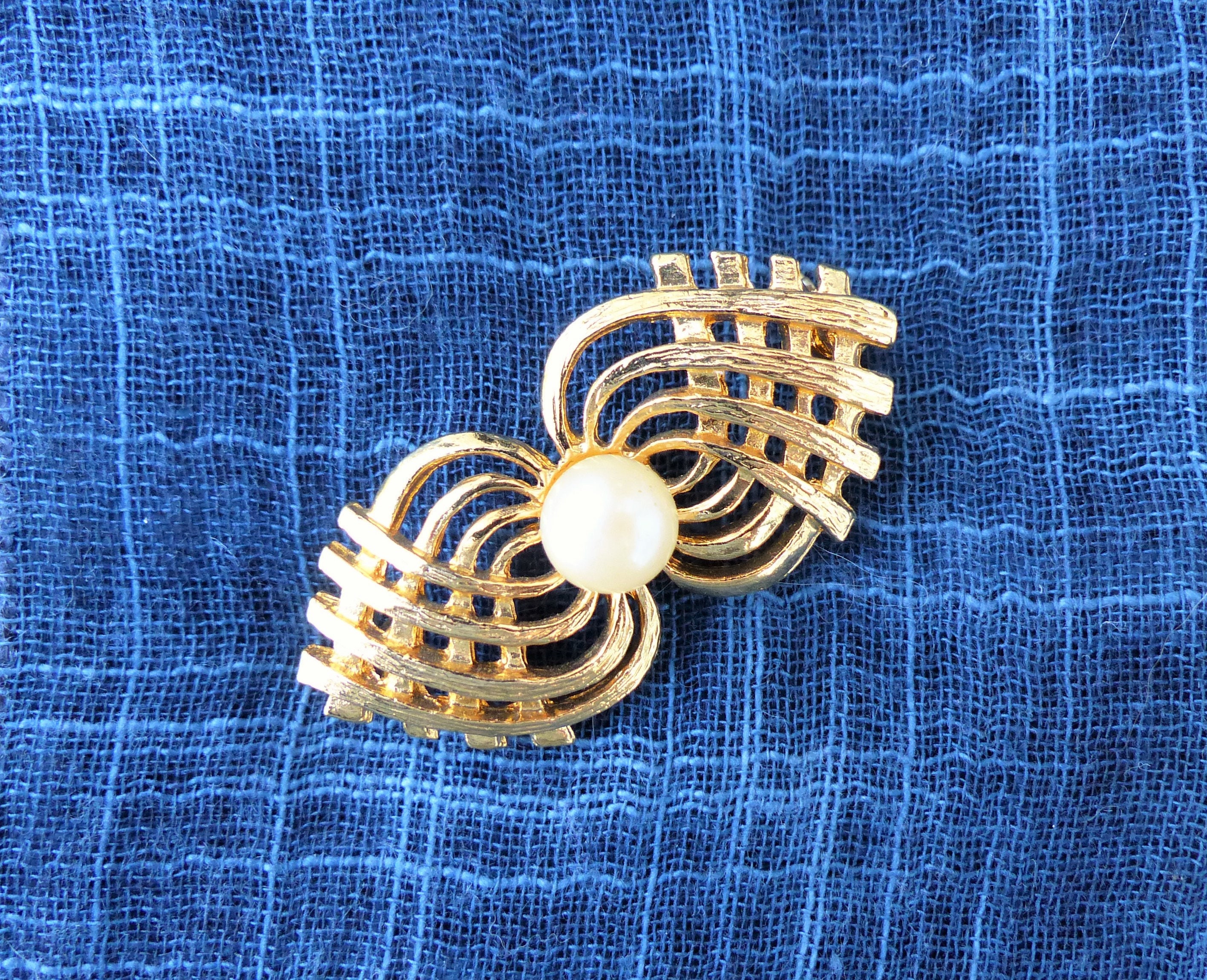 Vintage 1960s Gold-plated Faux Pearl Criss-cross Weave Brooch - Etsy UK