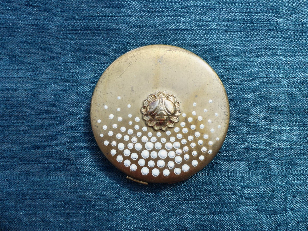 YARDLEY Bronze Powder Compact With Raised Bumble-bee Motif and White ...