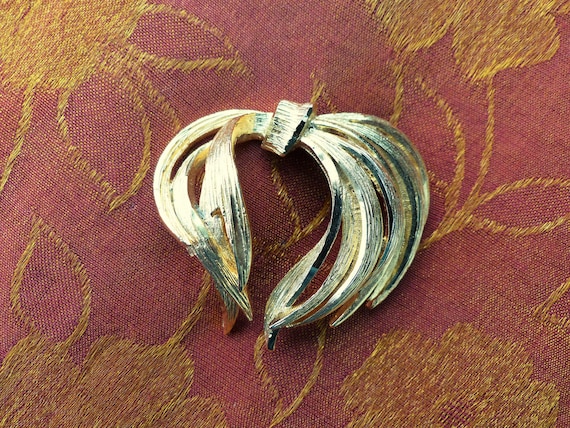 SPHINX Gold-tone Bundle of Grasses Brooch, Design no.… - Gem