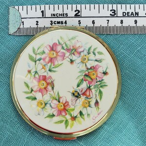 STRATTON Powder Compact, White With Pink & White Flowers With Bee ...