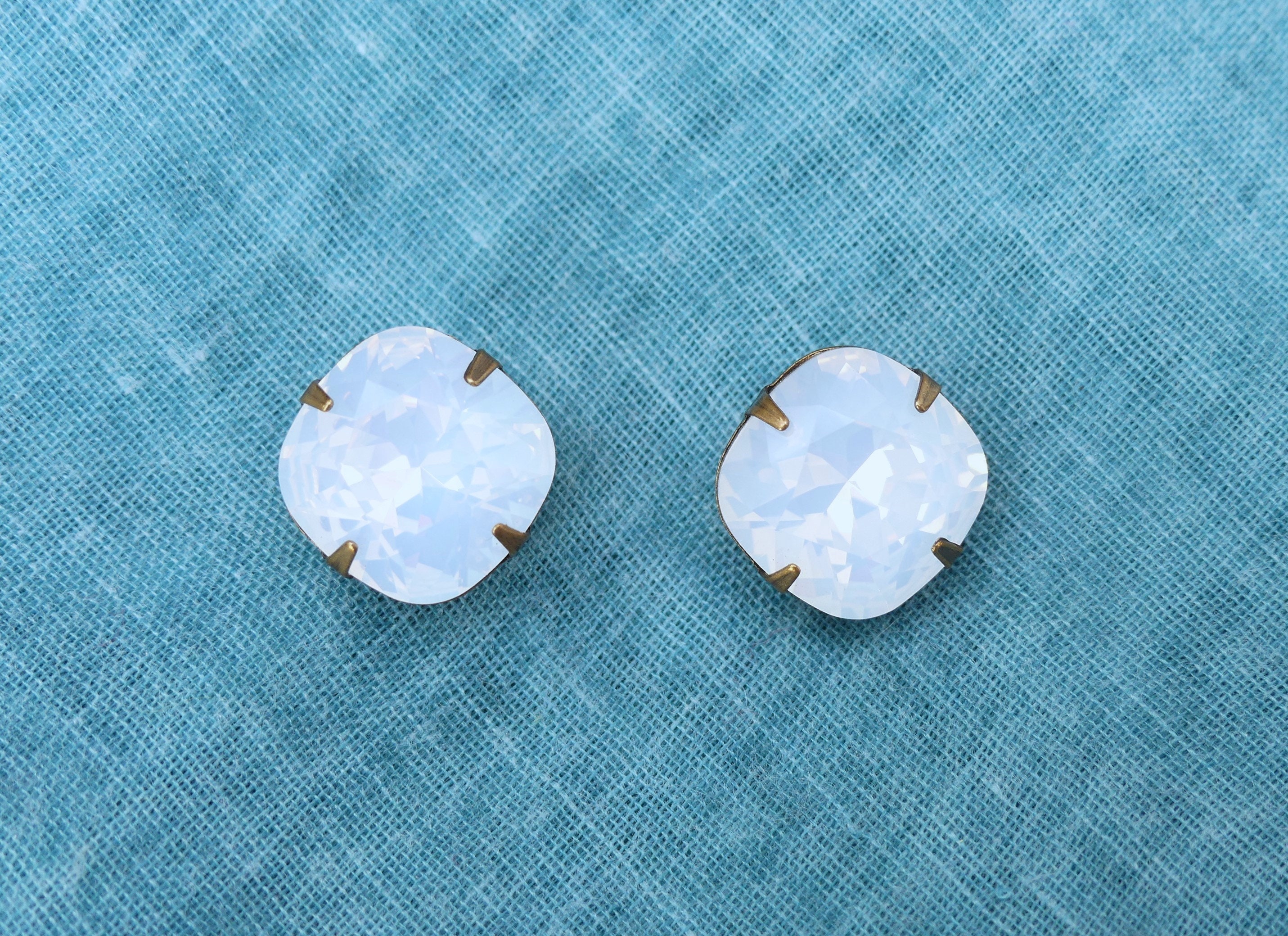 VintageJewelleryFun Liz Palacios Swarovski Crystal Diamante Square Stud Earrings Antiqued Brass with Milky White Opal Austrian Crystals Bnib Vintage 1980s
