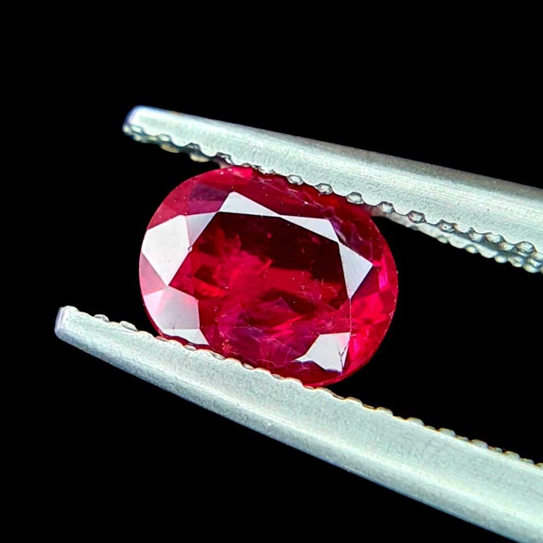 Unheated Natural Ruby Pigeon Blood Red Color Cushion 1.16 Ct - 7.2 X 5. ...