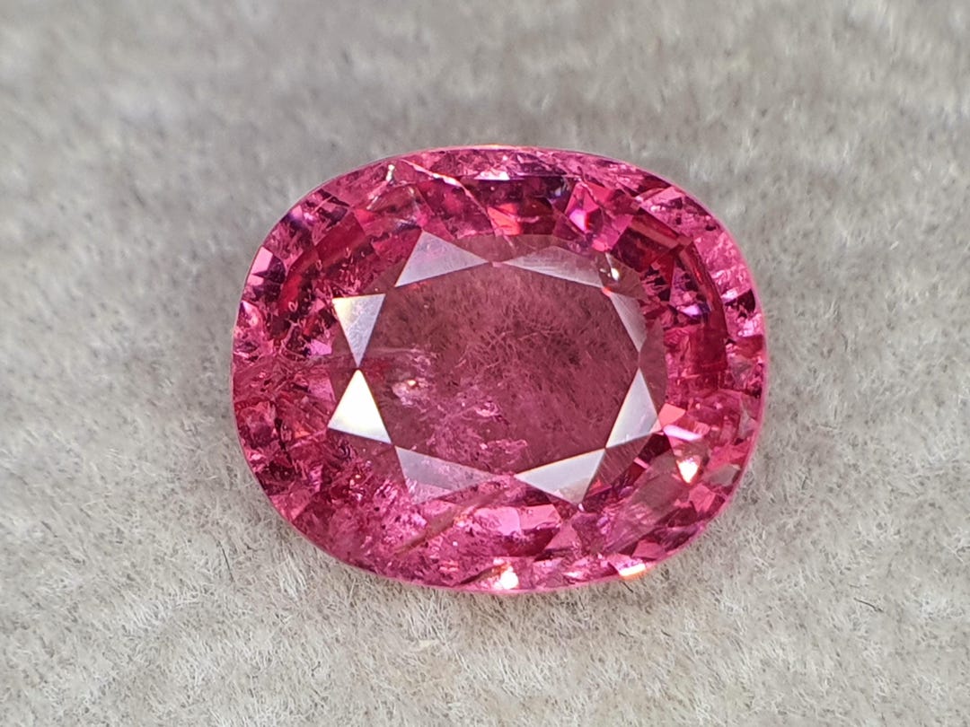 Certified 2.48 Ct Hot Neon Pink Mahenge Spinel From Tanzania for Luxury ...