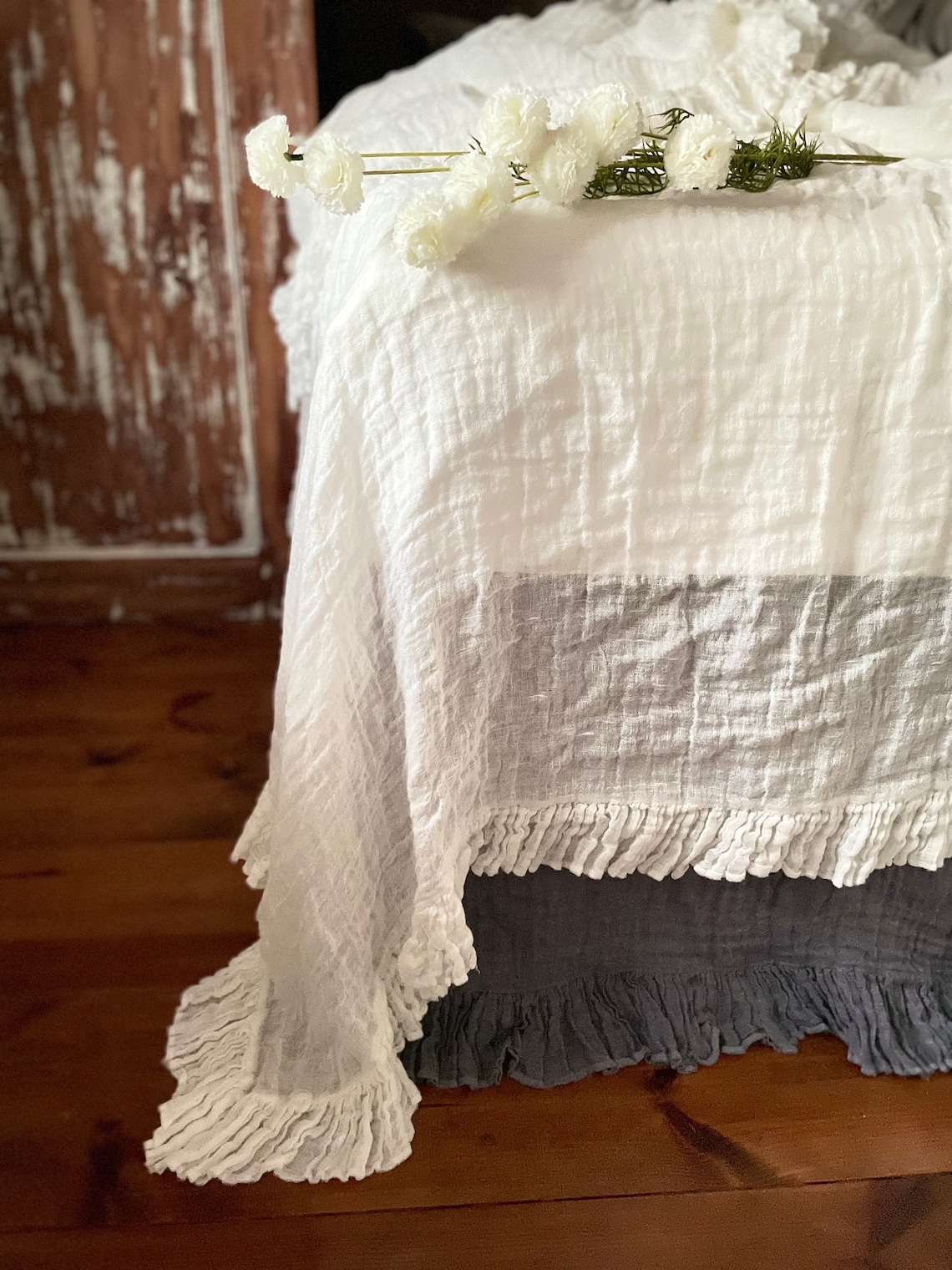 Ruffled Linen Coverlet Sisi – Shabby Chic Vintage Blanket (90x90