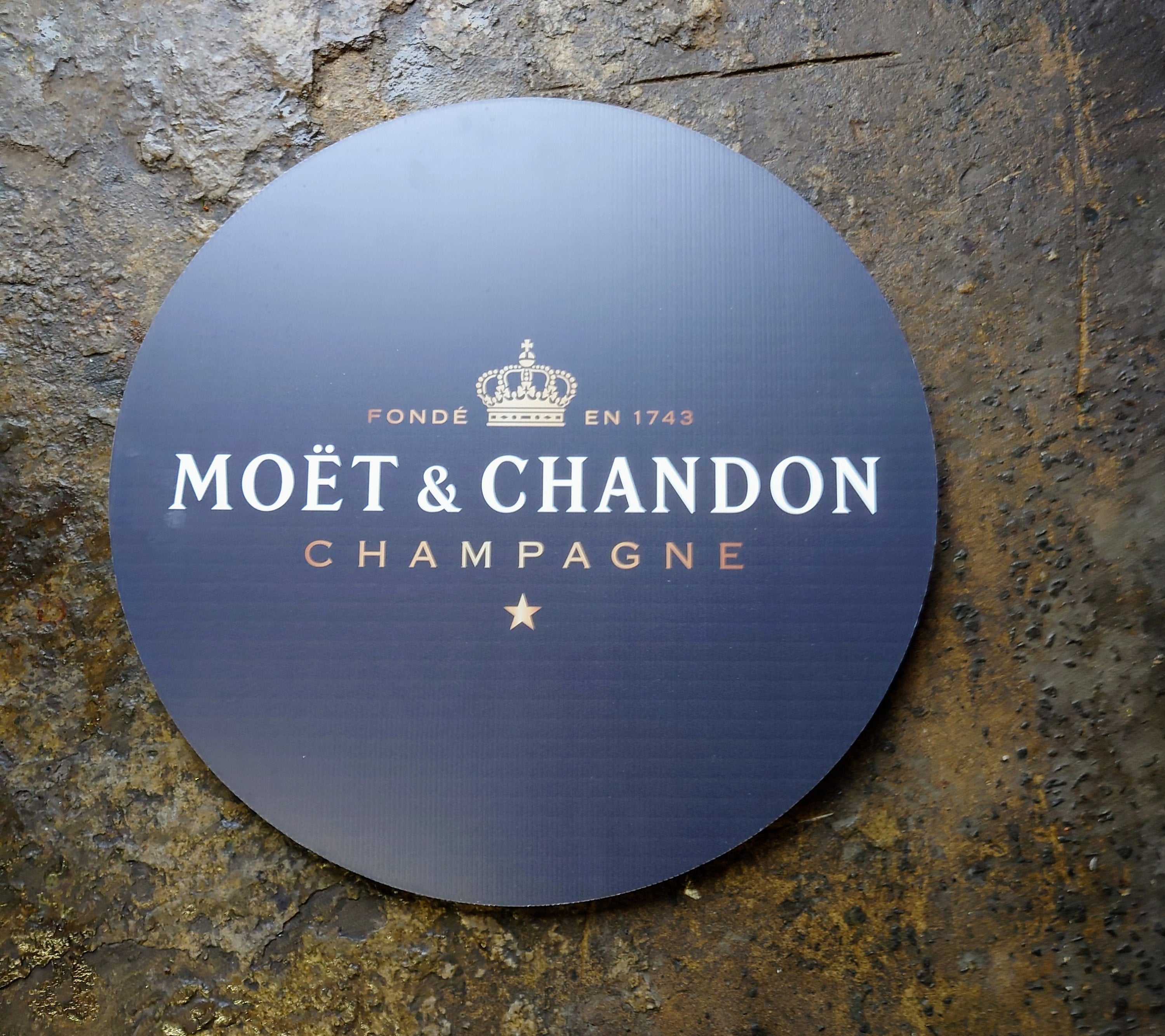 Moet Logo