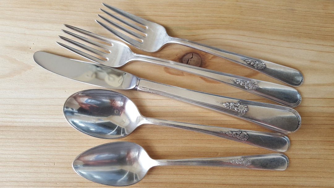 Vintage INTERNATIONAL Silver 1940 YOUTH Silverware/flatware 5pc Place ...