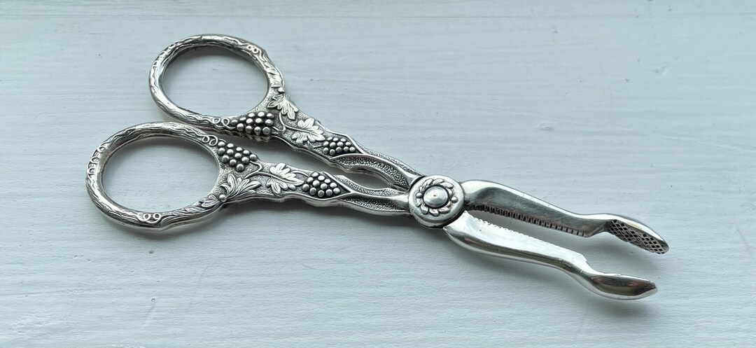 Gorgeous Elegant Vintage GRAPE VINE Small Silver Plate Repousse Ornate ...