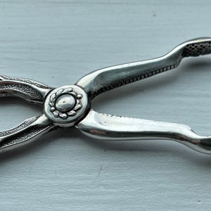 Gorgeous Elegant Vintage GRAPE VINE Small Silver Plate Repousse Ornate ...