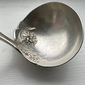 Antique W R Keystone Silver 1908 CARNATION Gravy/sauce/cream Ladle 6 3/ ...