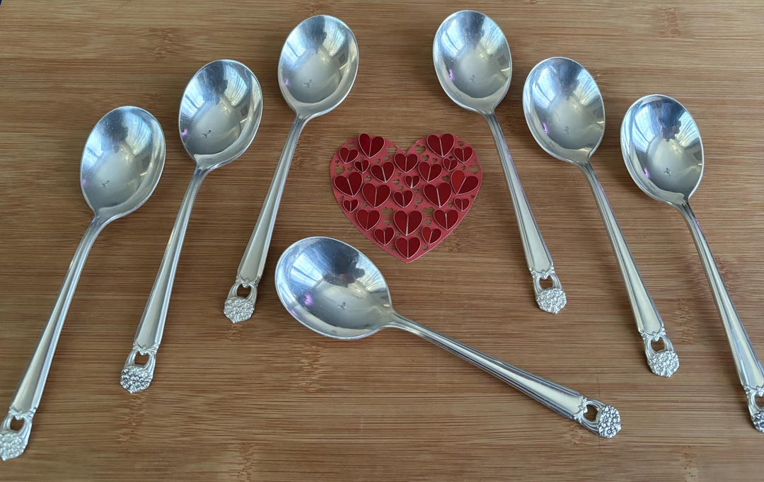 Vintage 1847 ROGERS Bros 1941 ETERNALLY YOURS Round Bowl Soup Spoon ...