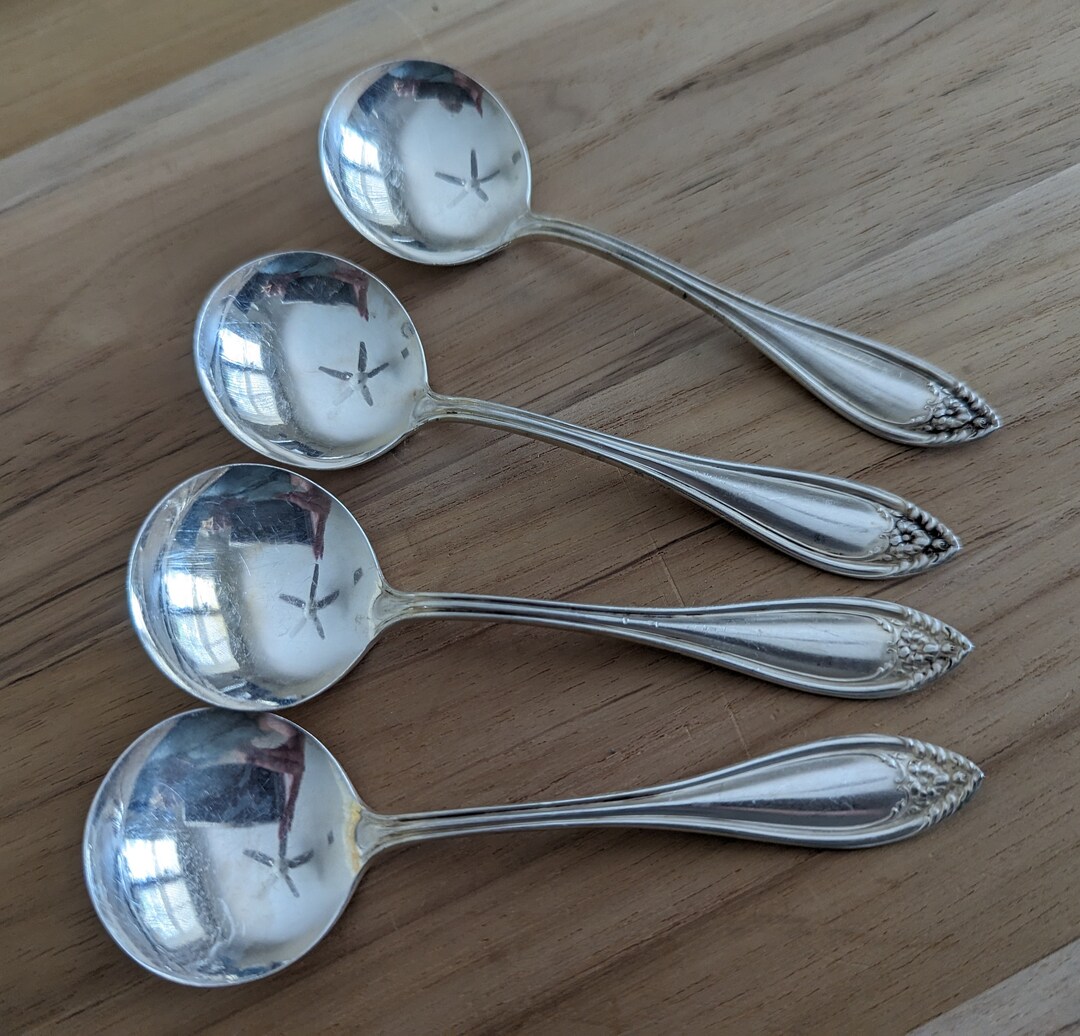 Antique 1881 ROGERS 1910 GREYLOCK Round Bowl Soup Spoon (bouillon) 4 3/ ...