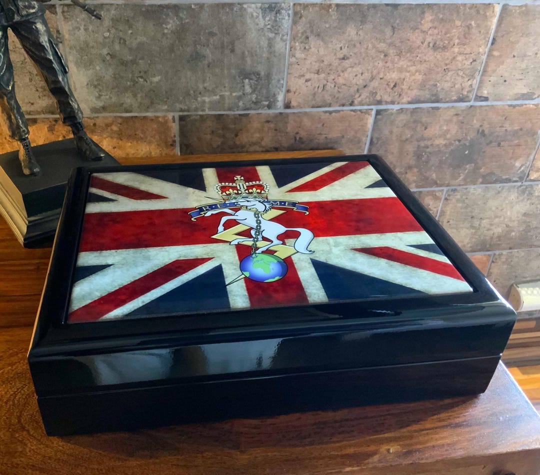 REME, Exclusive and Premium Military Medals Box, Great Gift Box ...