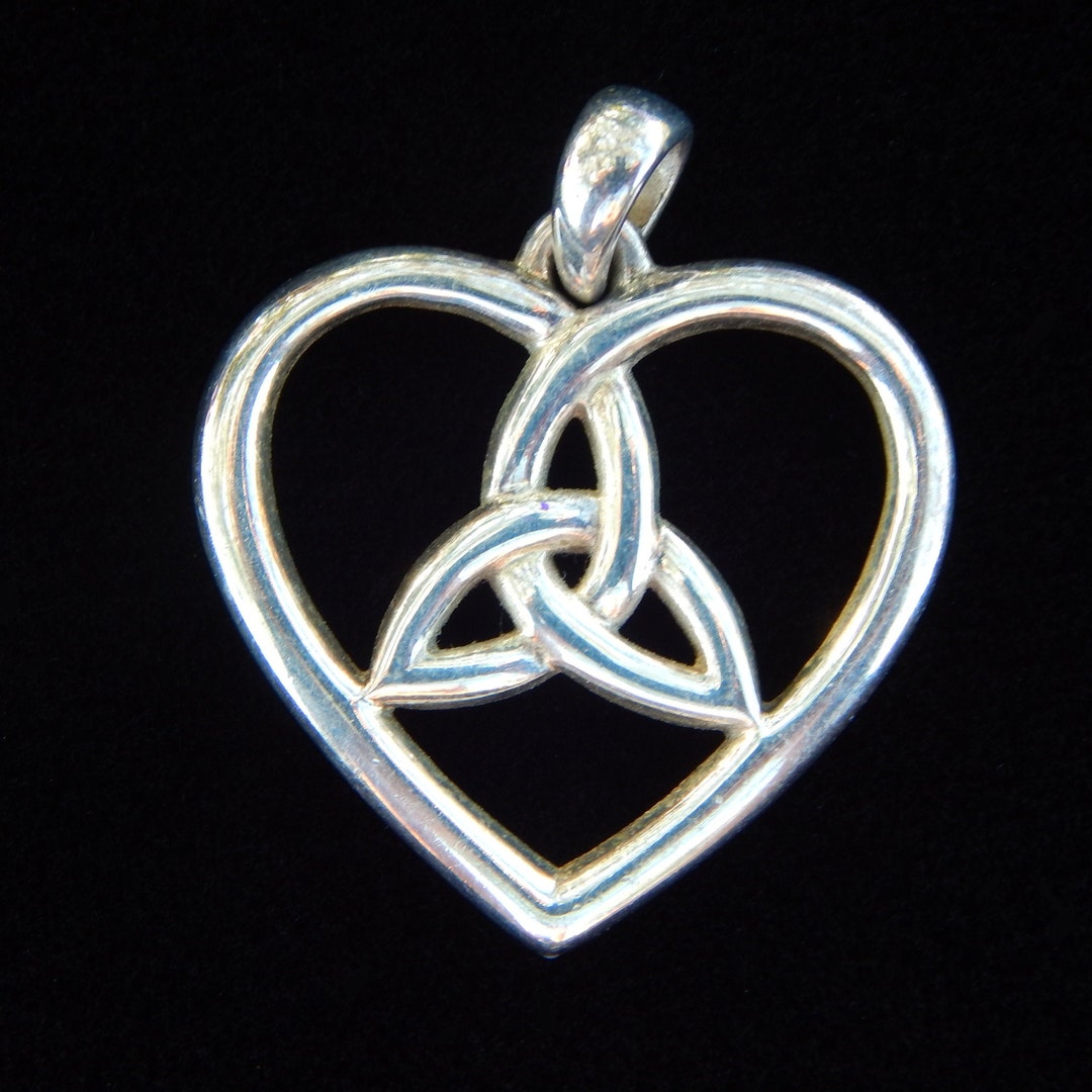 Pre-loved Ireland Irish Celtic Trinity Knot Love Heart Sterling Silver ...