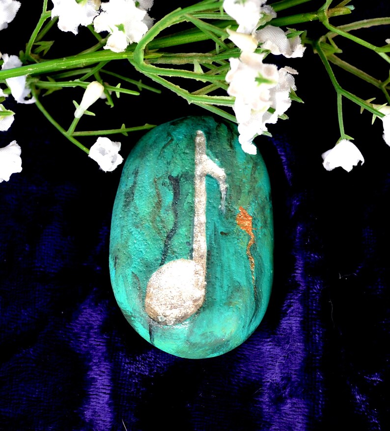 Musical Note Token Stone, Symbol of Sound Art, Hand Carved Gift, Hand ...