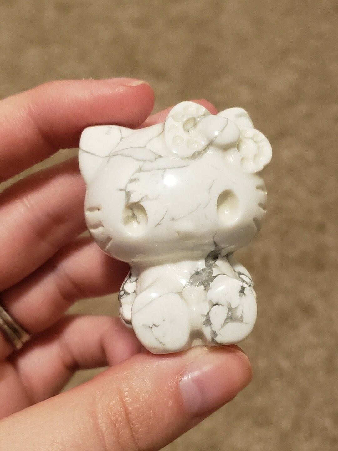 Hello Kitty Howlite - Hello Kitty Crystal - Crystal Hello Kitty ...