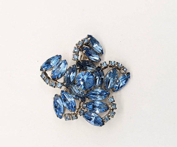 Vintage Fabulous Blue Rhinestone Layered 3D Star Broo… - Gem