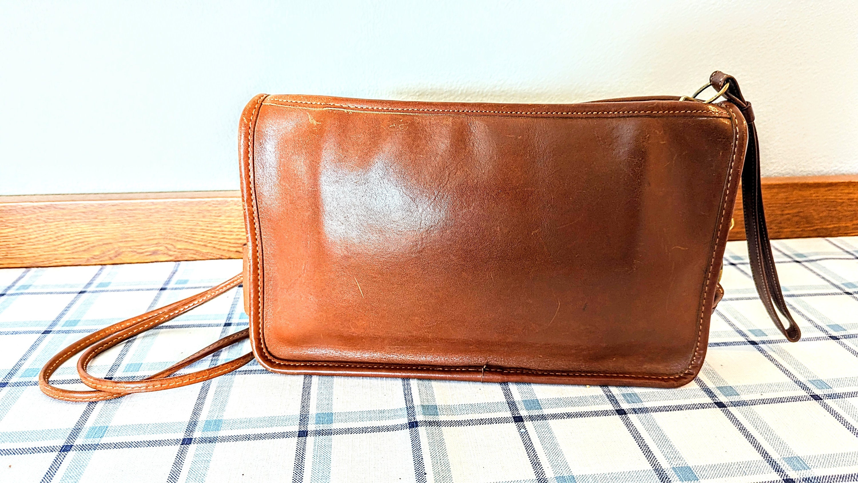 Vintage Coach 1970s British Tan Basic Bag Shoulder or Clutch Bag - Etsy