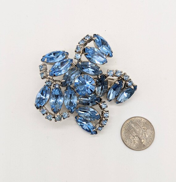 Vintage Fabulous Blue Rhinestone Layered 3D Star Broo… - Gem
