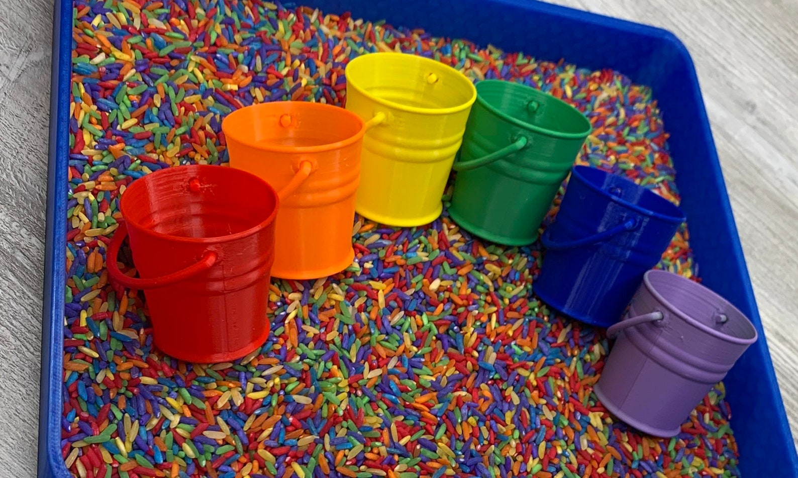 Rainbow Bucket Sensory Play Scoop Fill Pour Set, Color Sorting Set ...