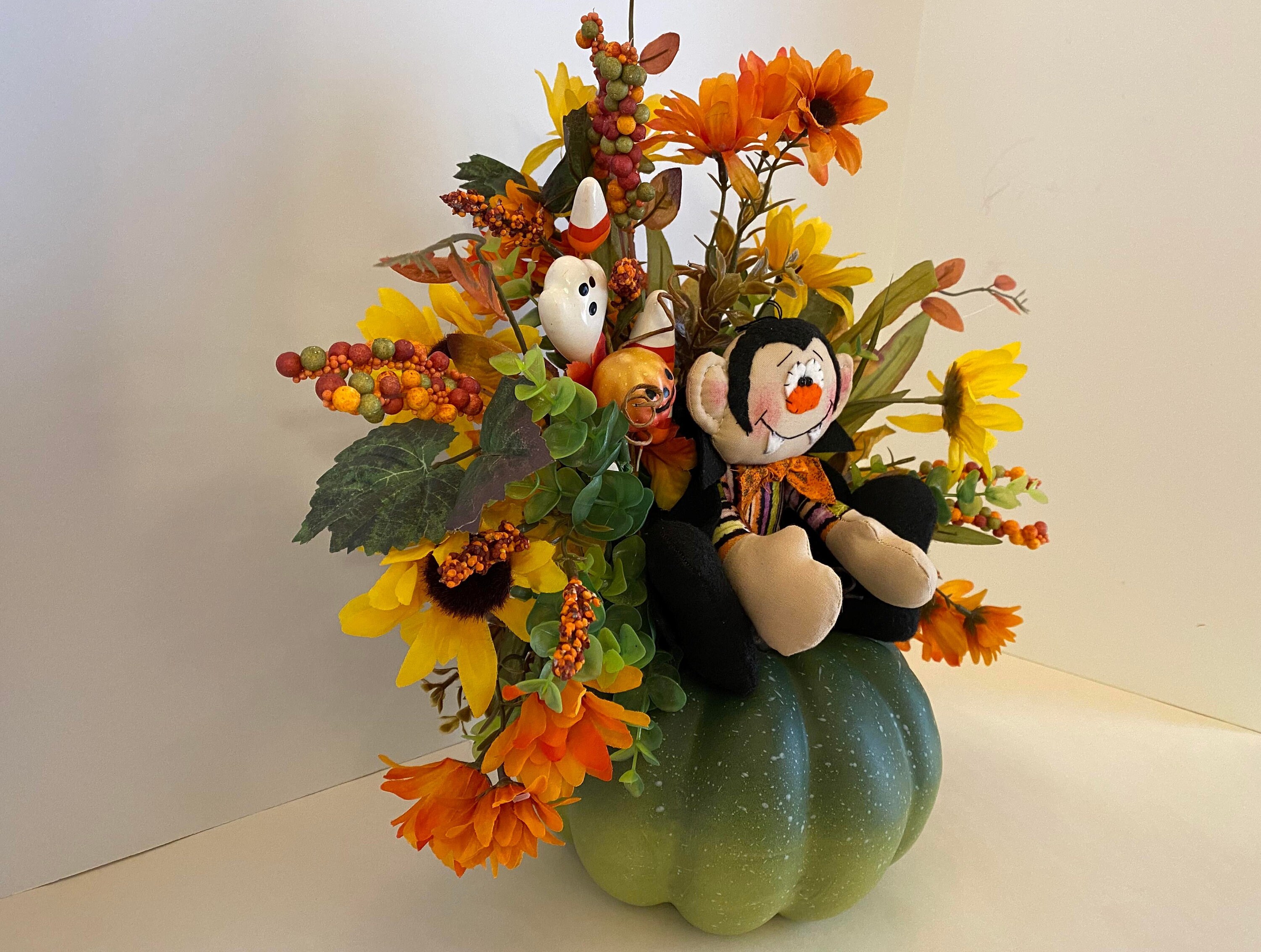 Halloween Dracula Floral Arrangement, Bsby Dracula Pumpkin Floral ...