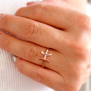 14K Solid Gold Pisces Ring / Zodiac Ring / Horoscope Ring / Astrology ...