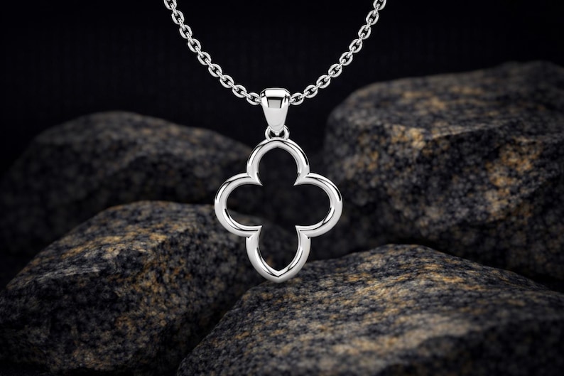 14K Gold Clover Outline Necklace - Etsy