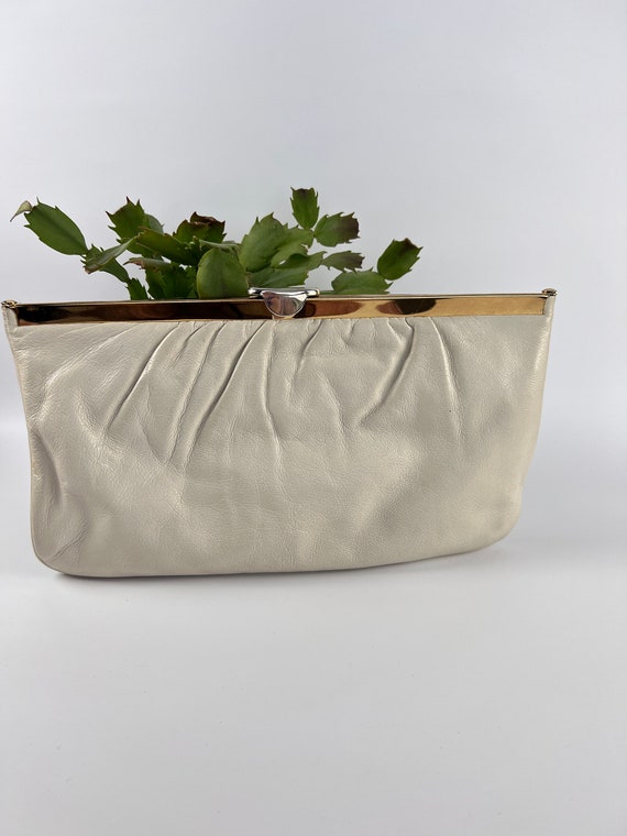 Vintage cream colored clutch - Gem