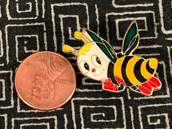 CARTOON BUMBLEBEE Enamel Pin - Garden - Bee - Honeybe… - Gem