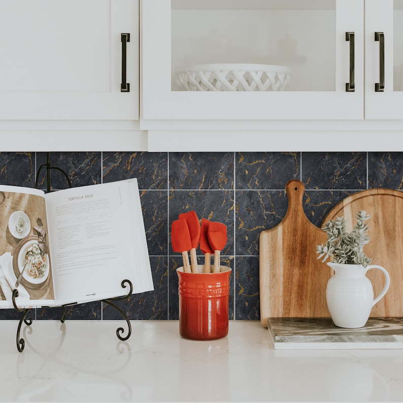 Adesivo de azulejo com estampa de mármore preto e dourado, adequado ...