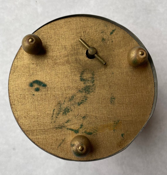 Vintage 1930’s Art Deco Powder Puff Music Box Round M… - Gem