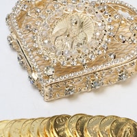Wedding Arras, Elegant Gold Crown Wedding Arras With 13 Coins Set ...