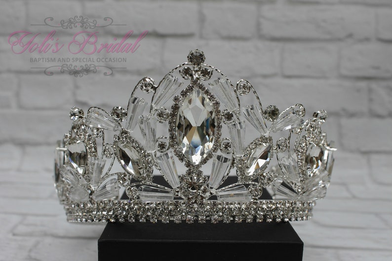 FAST SHIPPING Silver Gold Little Girl Round Crown Royal - Etsy