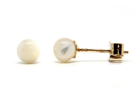 9ct gold pearl stud earrings store
